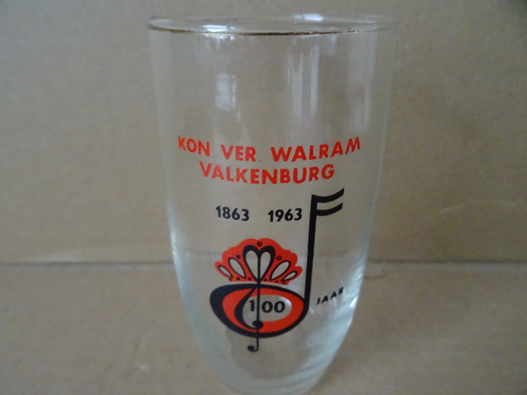 Glas Walram Valkenburg 100 jaar uit 1963 - Curiosa en Kunst.nl